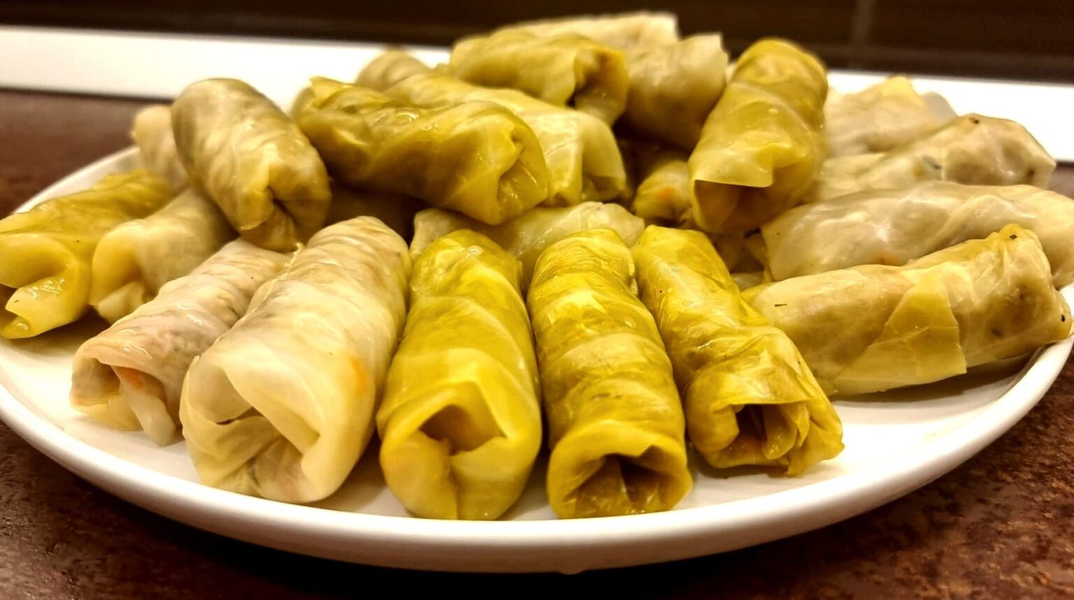 TRADITIONAL ROMANIAN SARMALE – "SĂRMĂLUȚE" IN SOUR CABBAGE LEAVES ...
